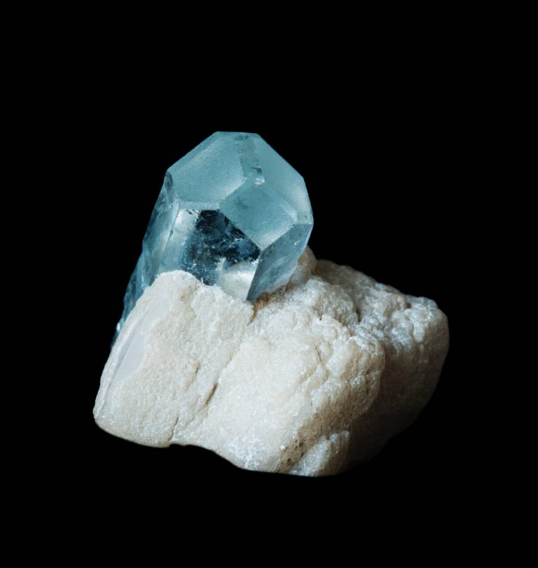 Lab-Grown vs. Natural Gemstones: Pros, Cons, and Myths - Rozefs.com